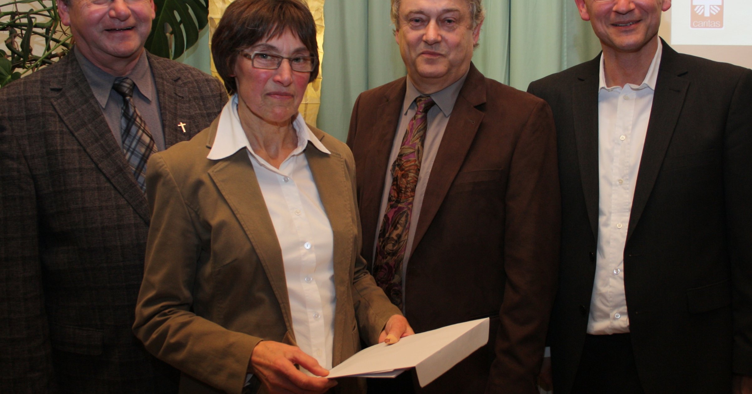 Magdalena Galster mit Goldenem Caritas-Kreuz ausgezeichnet