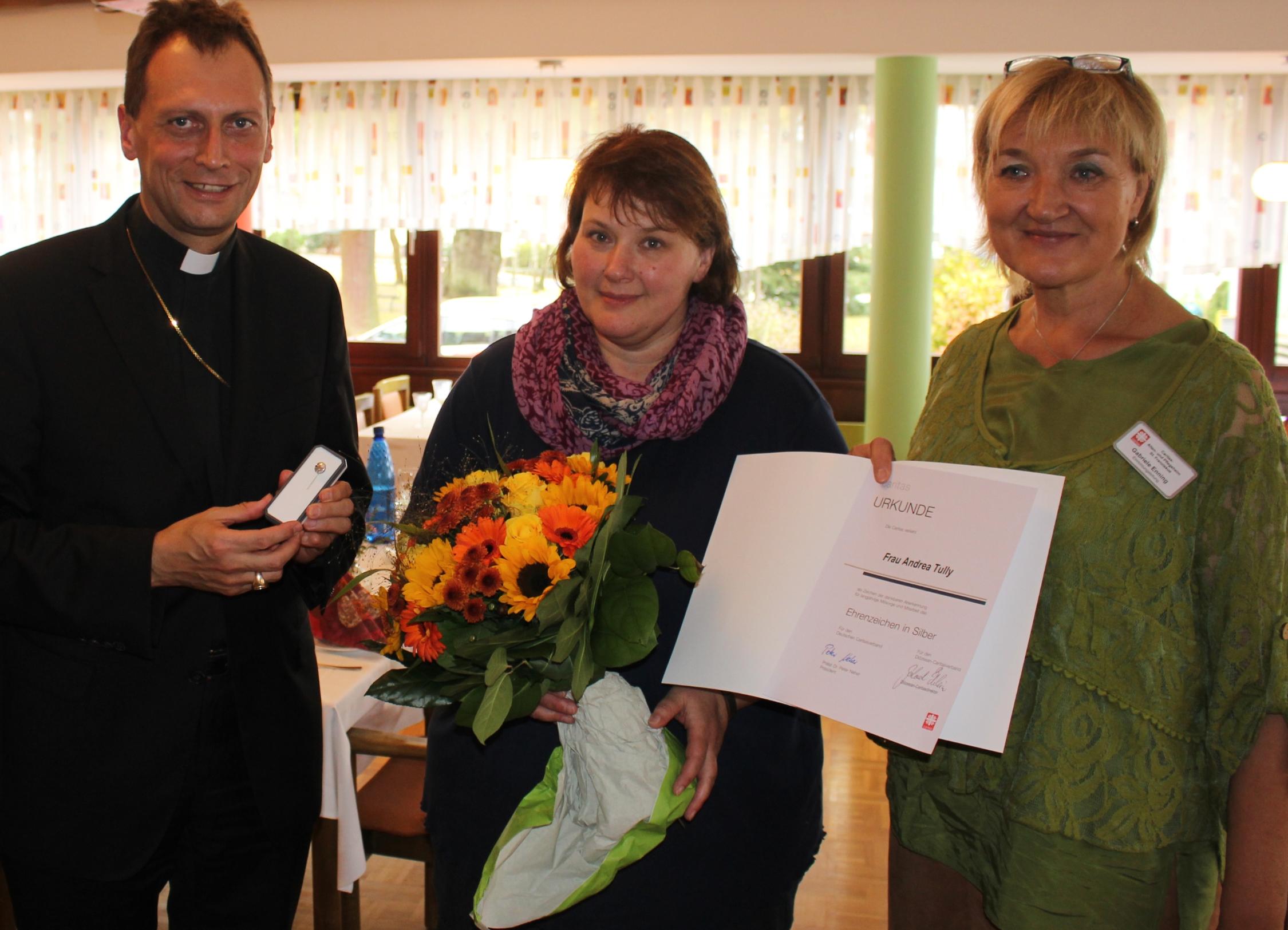 Silbernes Caritaskreuz für die Hauswirtschaftsleitung